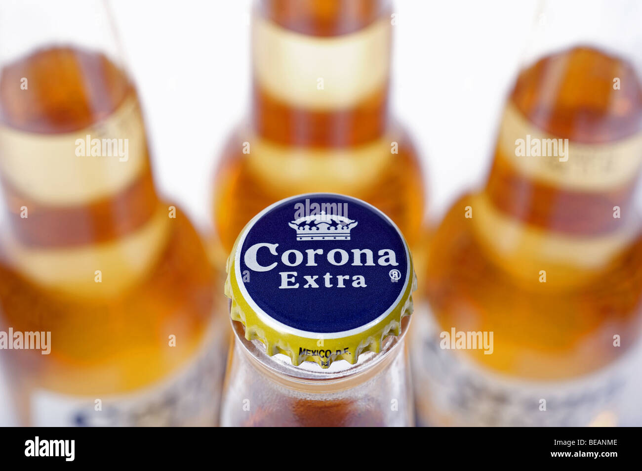 Corona beer logo hi-res stock photography and images - Alamy
