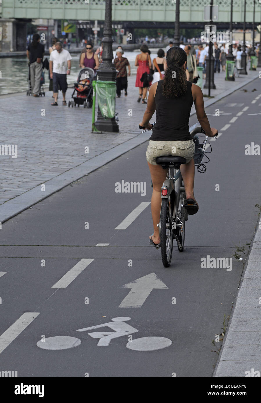 Velib public bicycle paris hi-res stock photography and images - Alamy