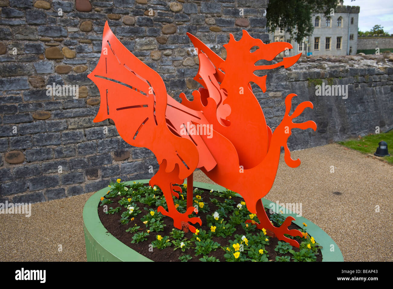 Welsh red dragon castle hi-res stock photography and images - Alamy