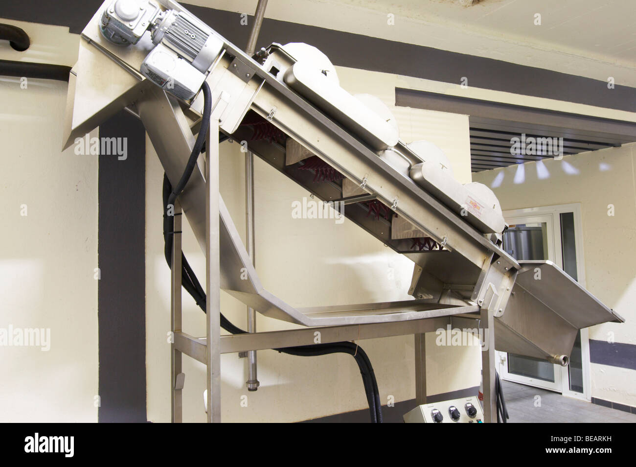 egreneur socma automatic grape sorting machine ch gd barrail lamarzelle ...