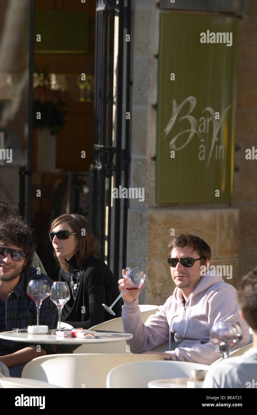 French people drinking wine hi-res stock photography and images - Alamy