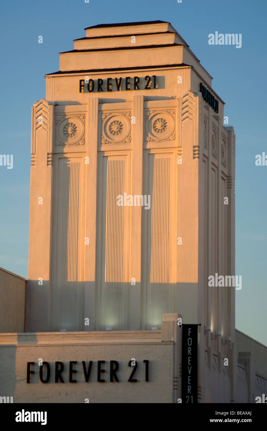 Forever 21 Sign Stock Photos & Forever 21 Sign Stock Images - Alamy