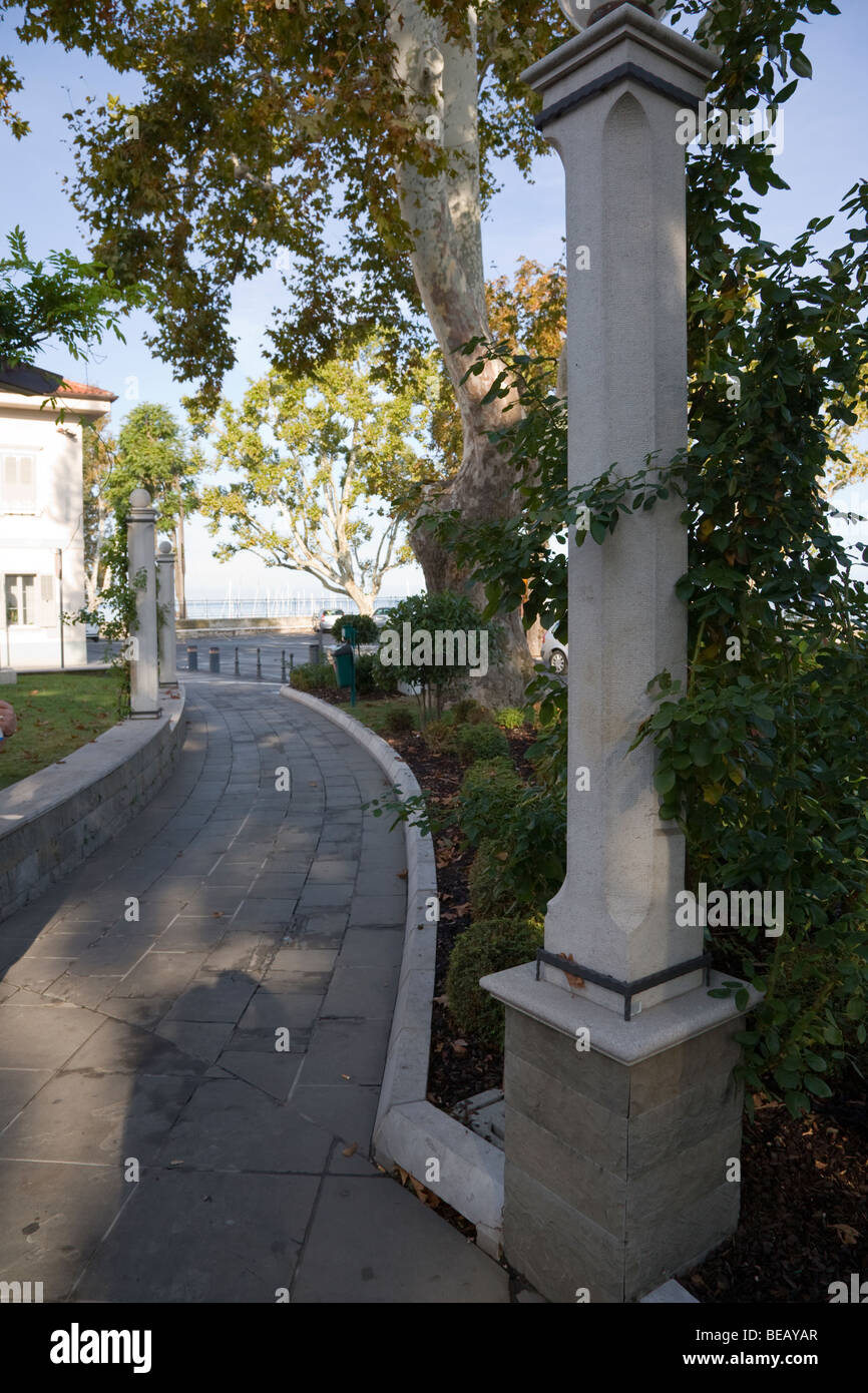 Column walkway hi-res stock photography and images - Alamy
