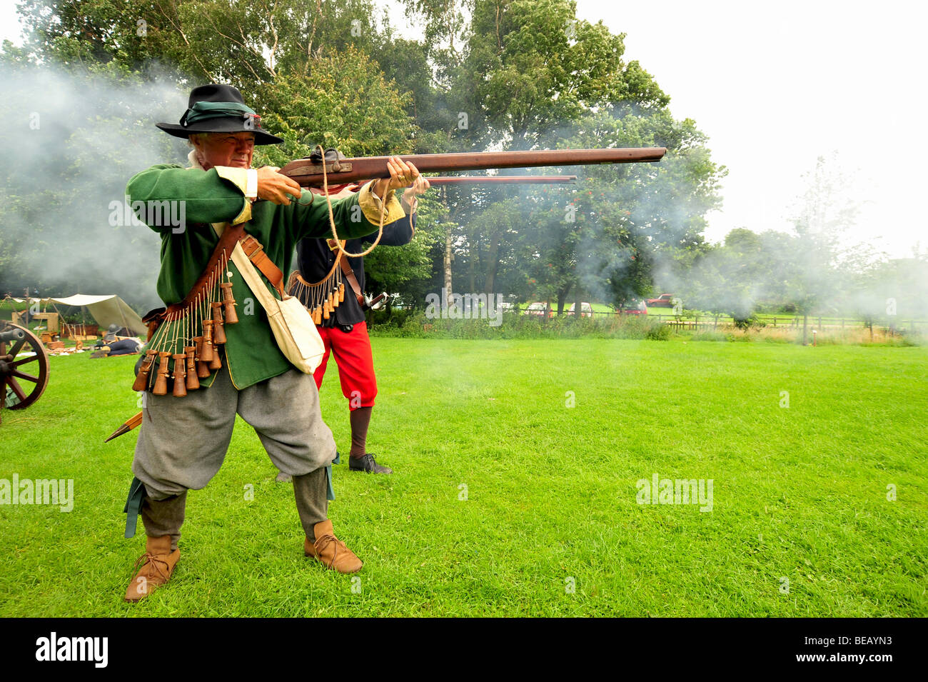 Firing muskets hi-res stock photography and images - Alamy