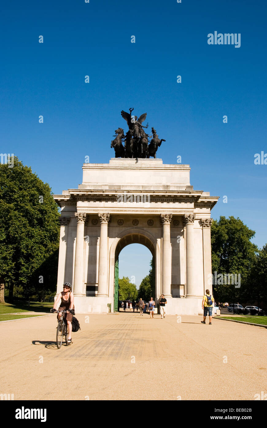 Wellington Arch on sunny day at Hyde Park Corner in London England UK ...