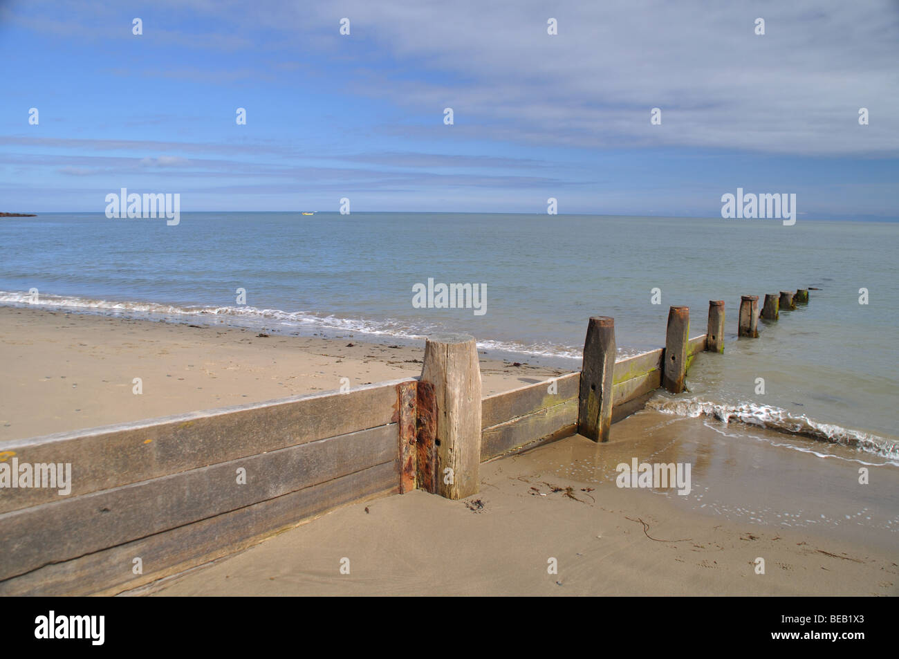 Sea defences, Cei Bach beach, Newquay, Wales Stock Photo - Alamy