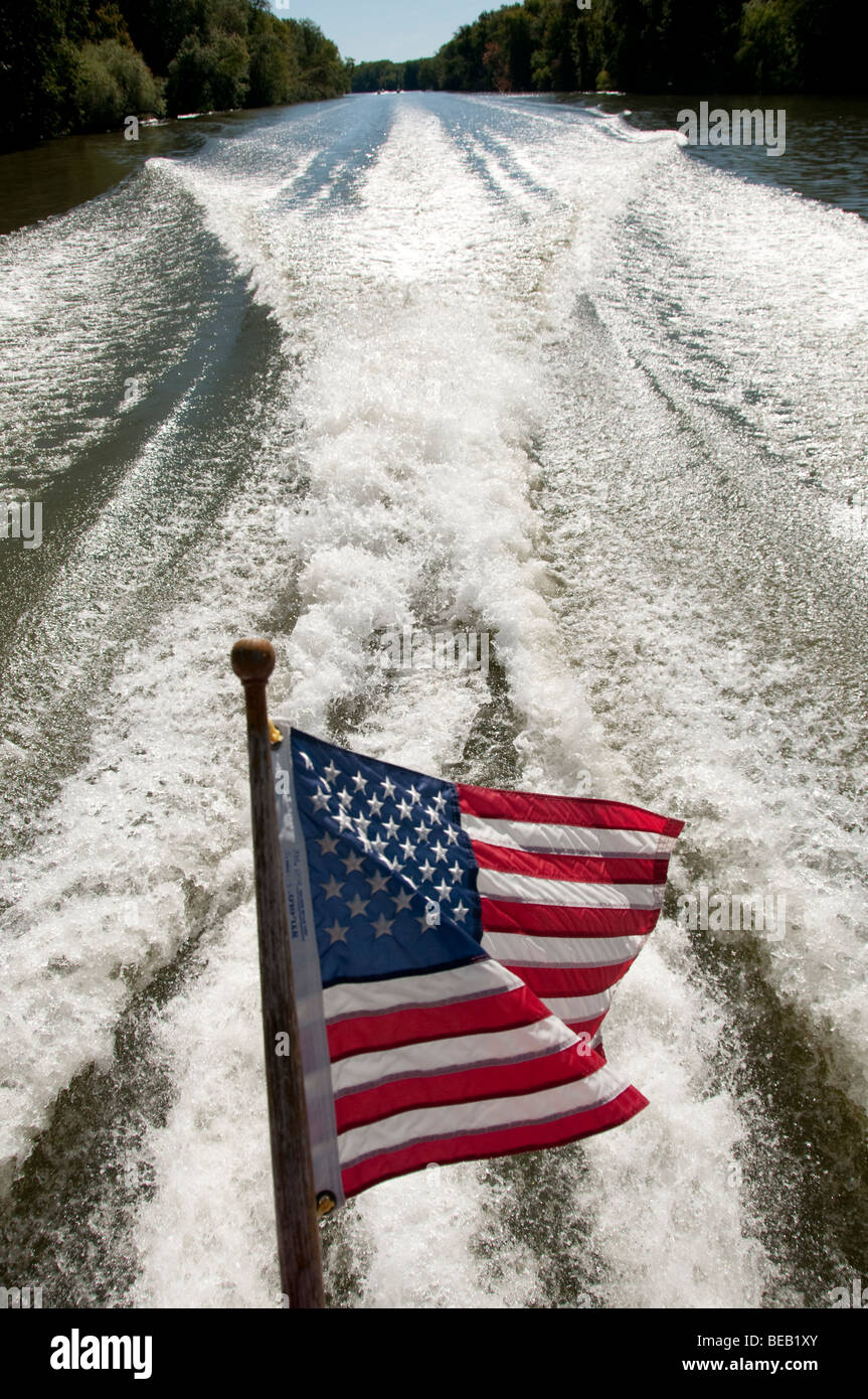 American Flag Wake Boat High Resolution Stock Photography and Images ...