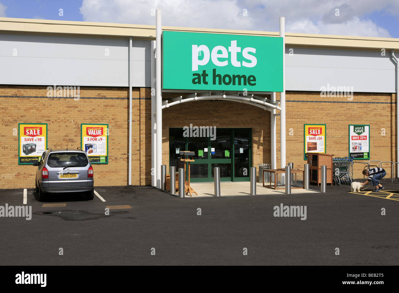 Pets at Home store and overhead sign Stock Photo - Alamy