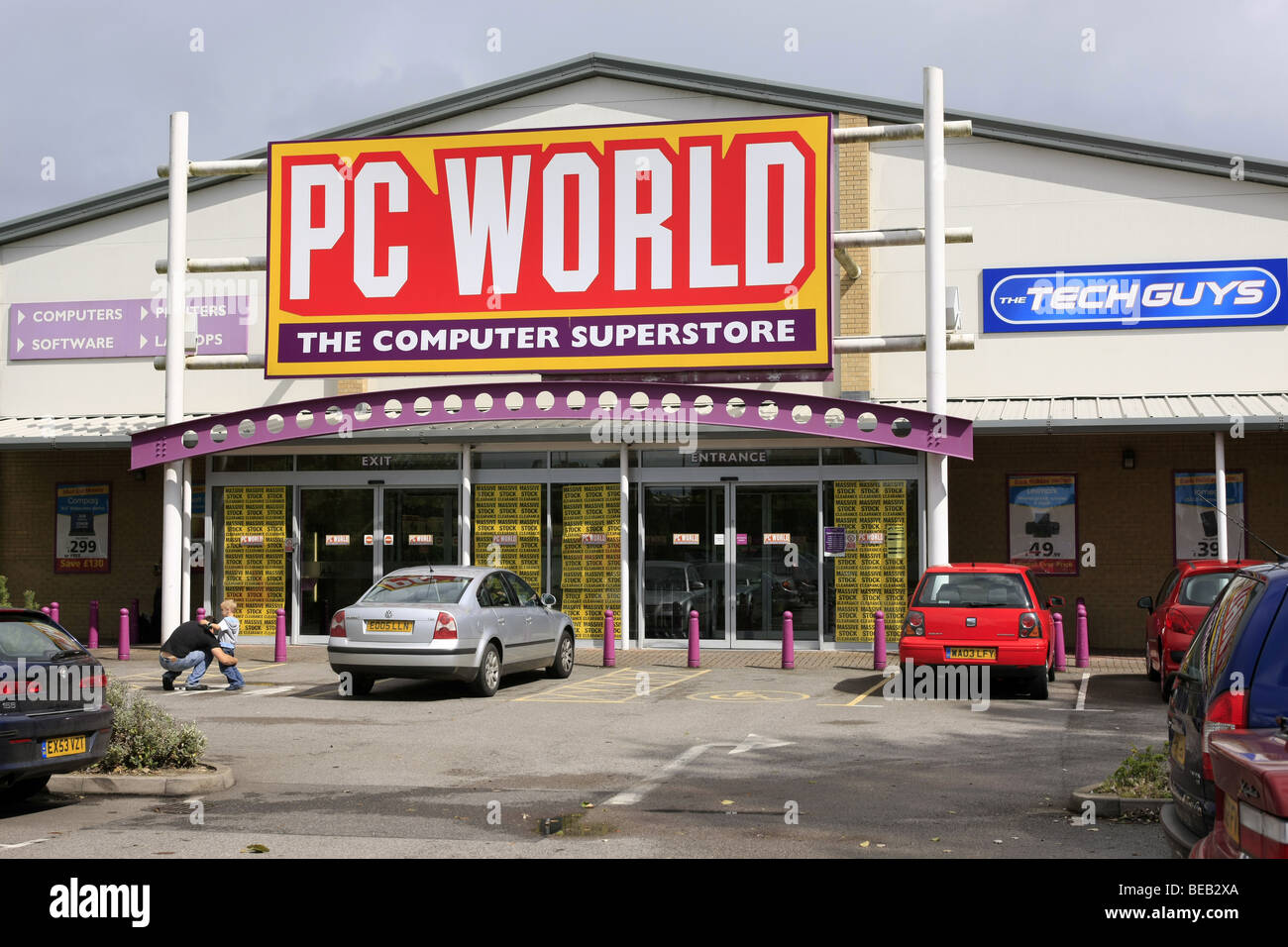 Pc world computer store sign hi-res stock photography and images - Alamy
