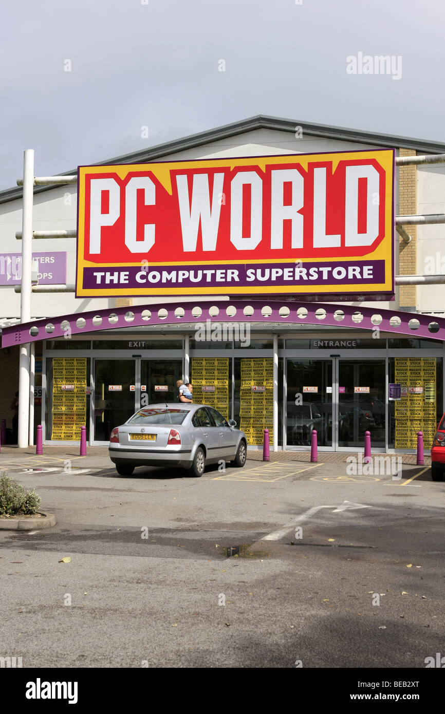 Pc world computer store sign hi-res stock photography and images - Alamy