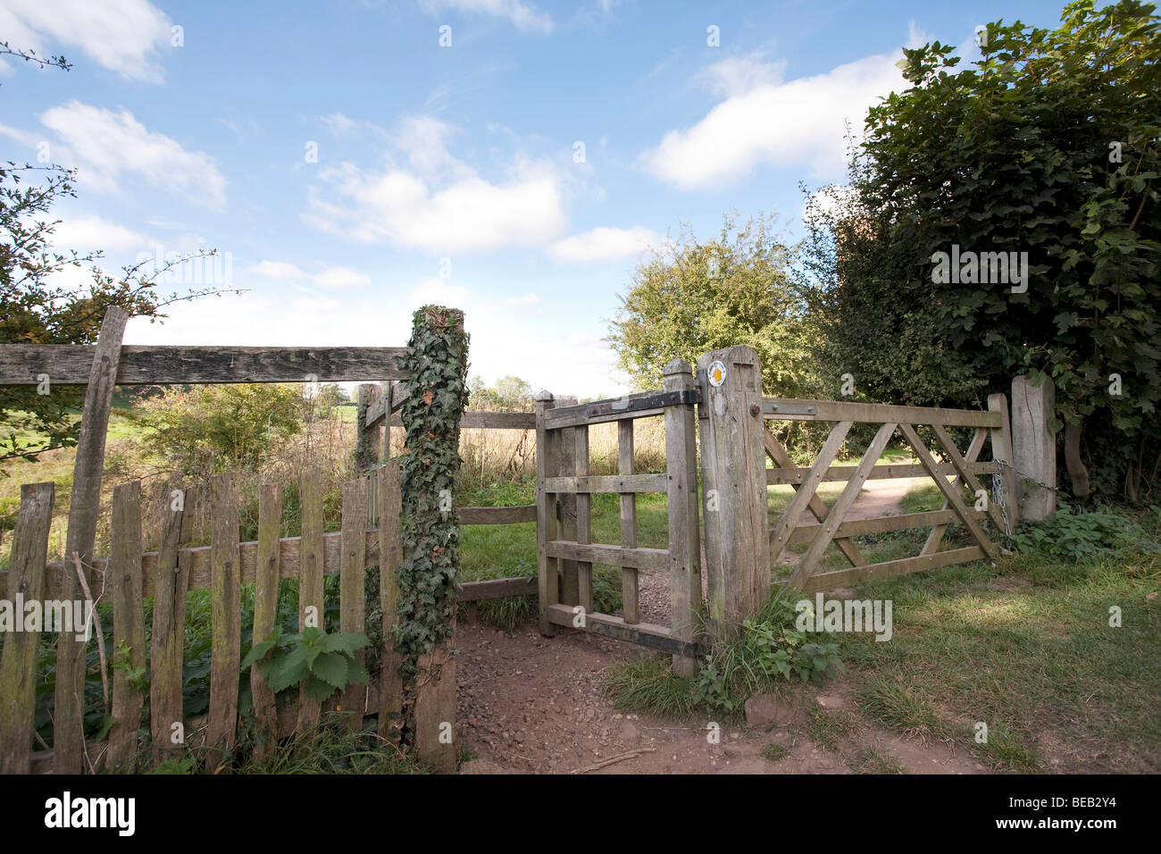 Wooden country gate hi-res stock photography and images - Alamy