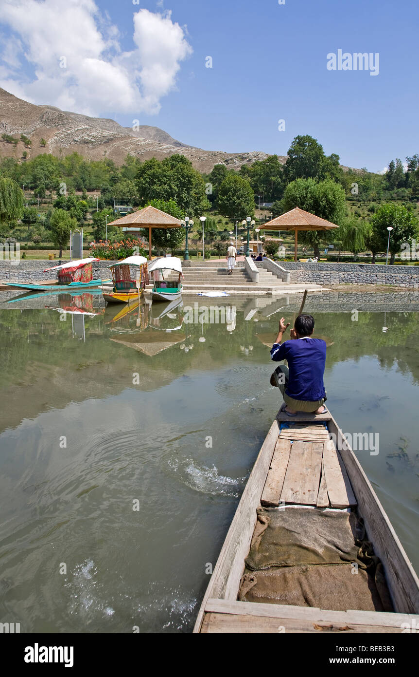 Man padling a traditional boat (shikara). Manasbal Lake. Kashmir. India ...