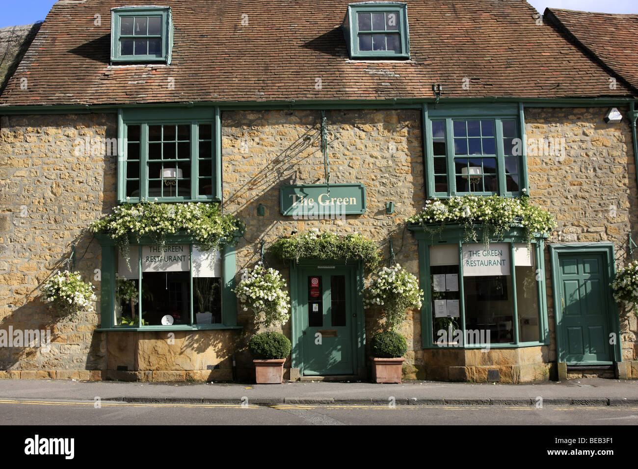 Old fashioned English Restaurant called "The Green Stock Photo - Alamy