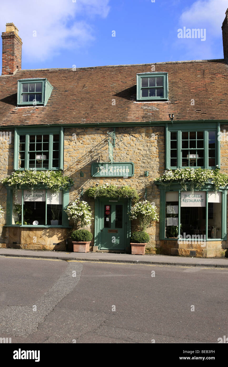 Old fashioned English Restaurant called "The Green Stock Photo - Alamy