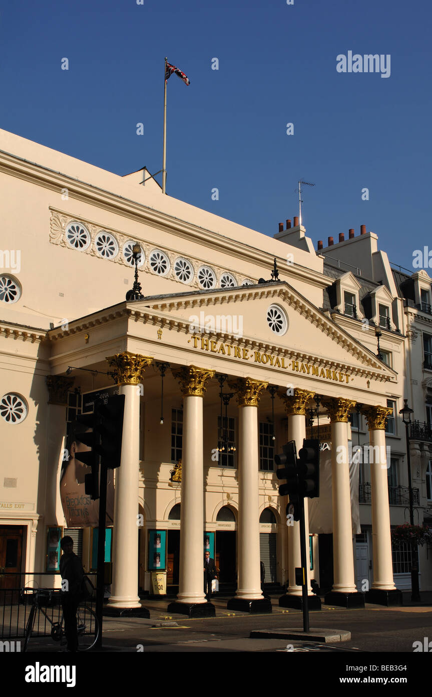 Uk theaters buildings hi-res stock photography and images - Alamy