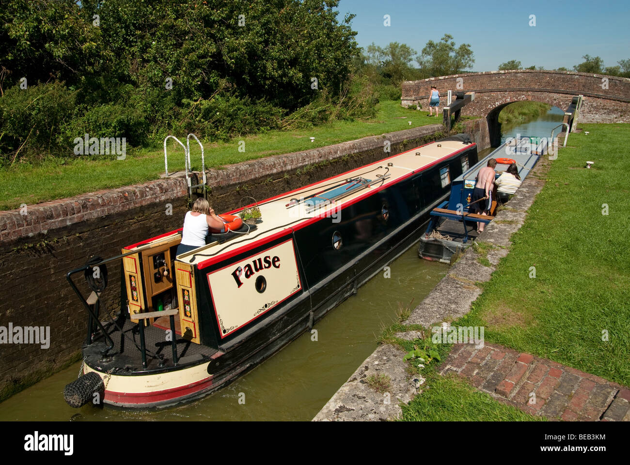 Barge going through locks hi-res stock photography and images - Alamy