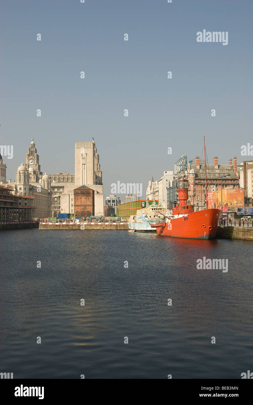 Vessels alongside at Albert Dock Stock Photo - Alamy