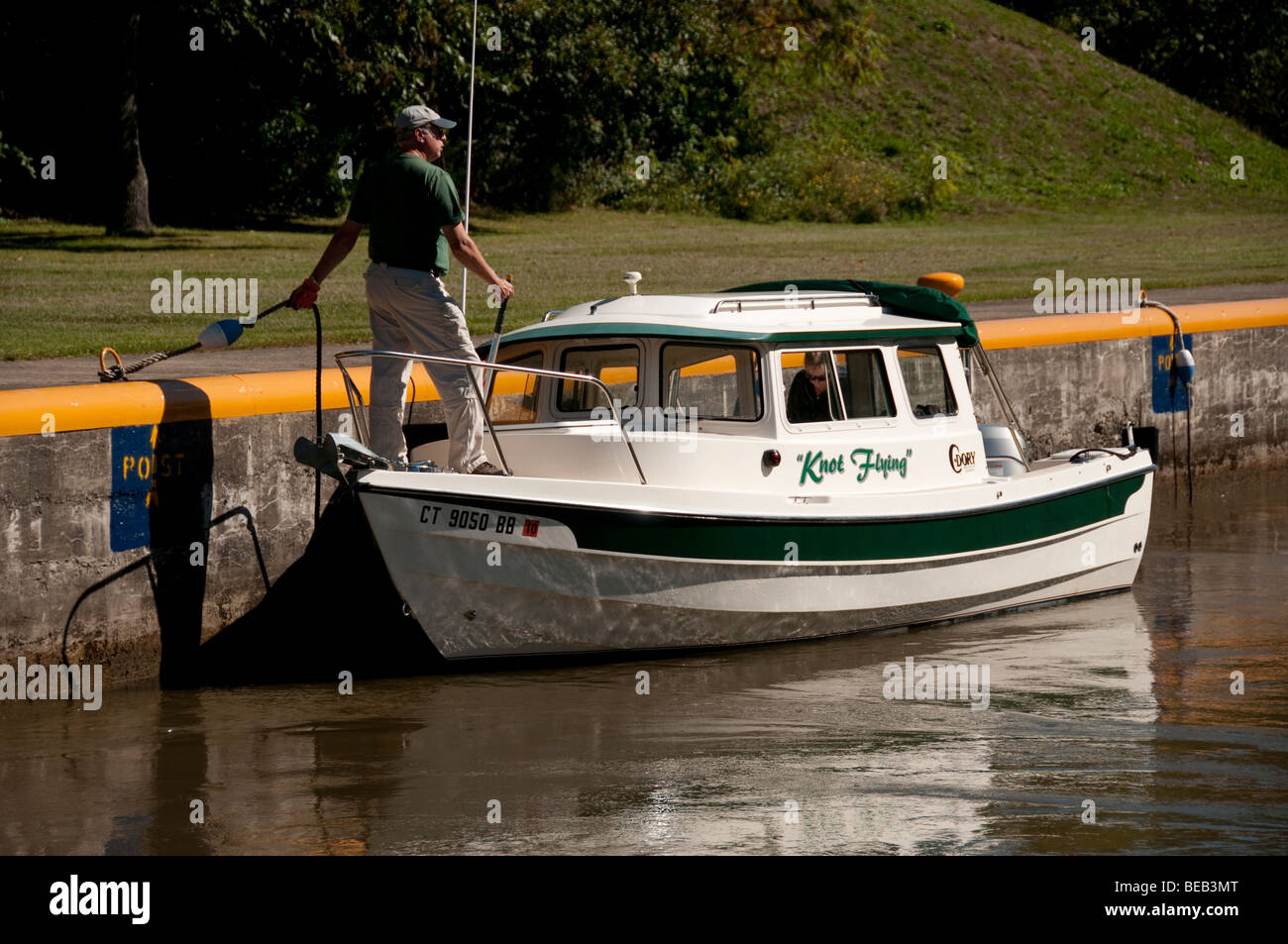 Empty canal lock hi-res stock photography and images - Alamy