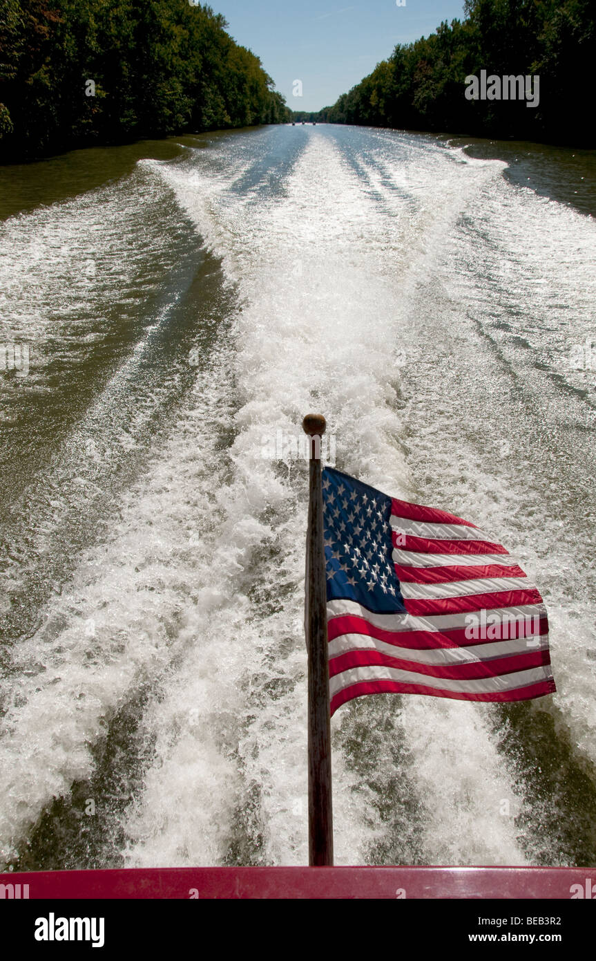 American flag wake boat hi-res stock photography and images - Alamy