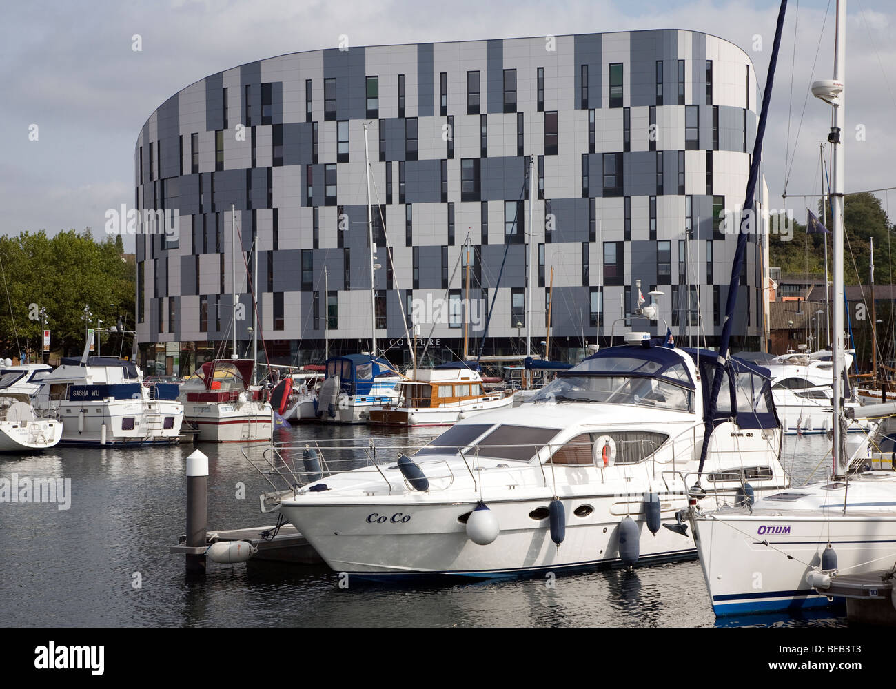 University Campus Suffolk building, Boats in marina, Wet Dock, Ipswich ...