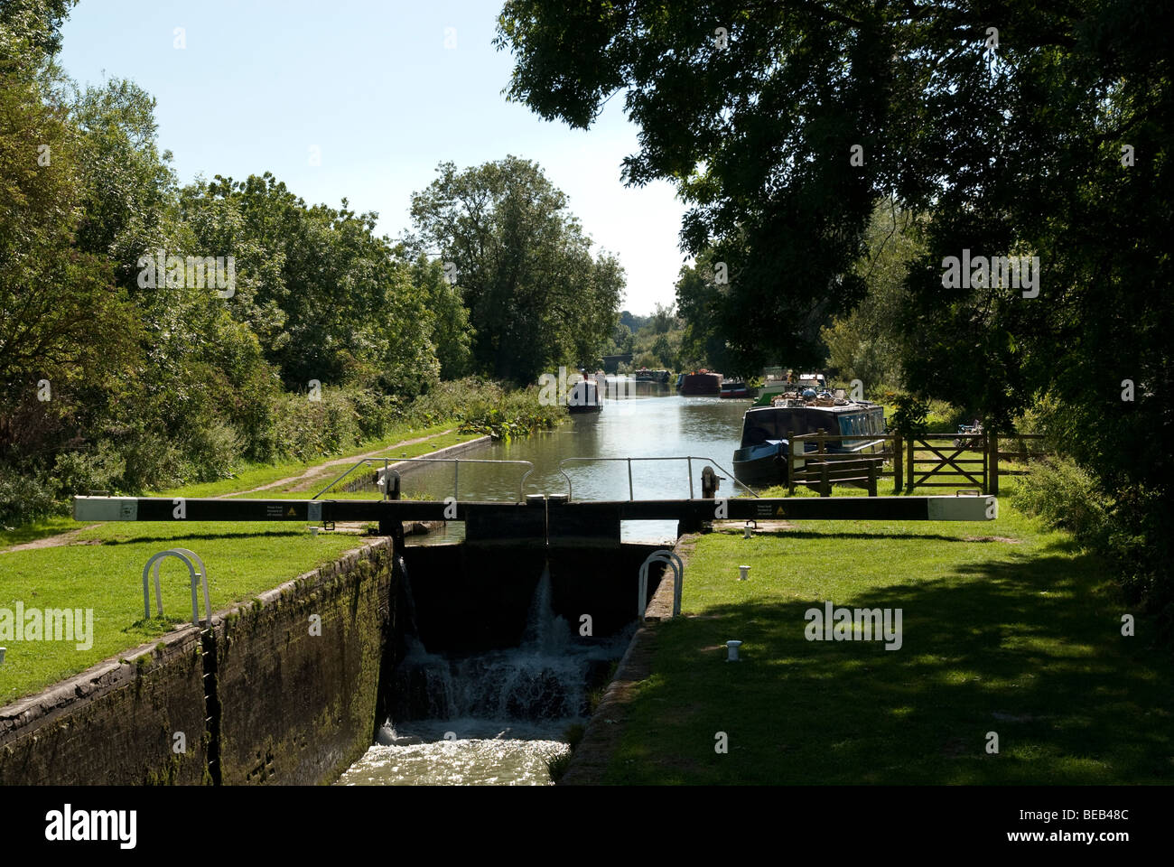 Canal closed at locks hi-res stock photography and images - Alamy