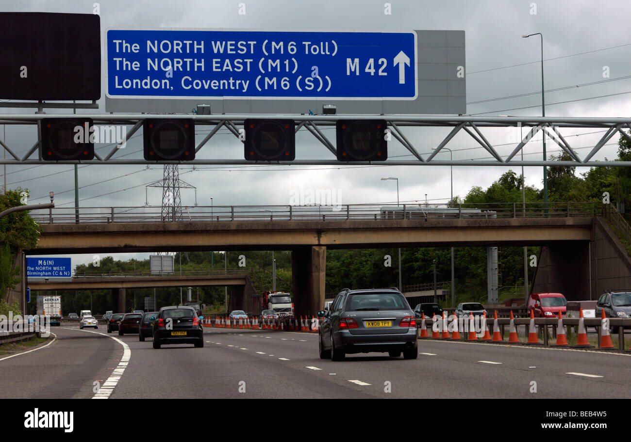 Two roads merge hi-res stock photography and images - Alamy