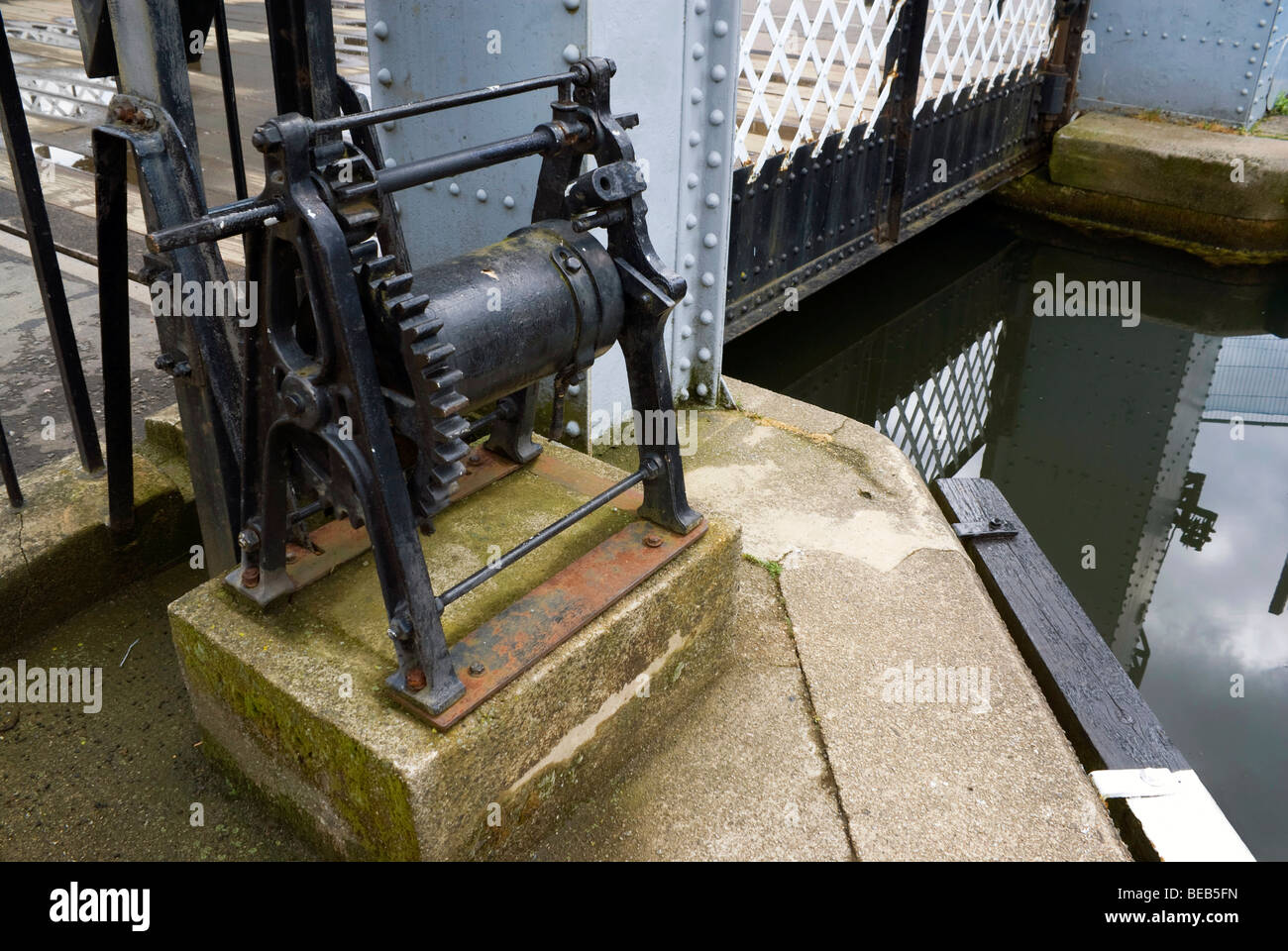 A winch beside the Leamington Lift bridge, on the Union Canal ...