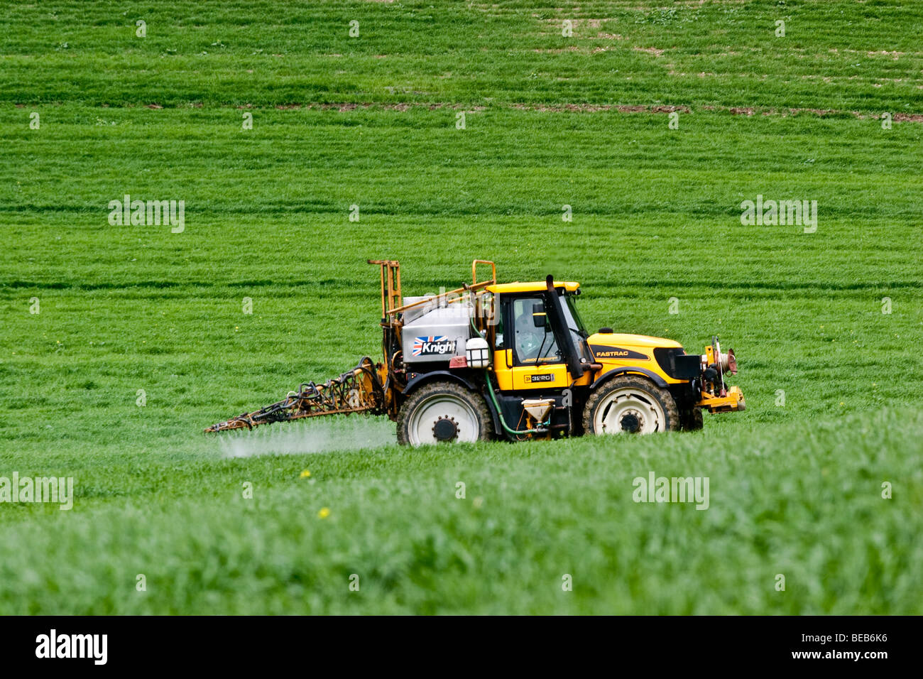 Jcb fastrac tractor knight sprayer hi-res stock photography and images ...