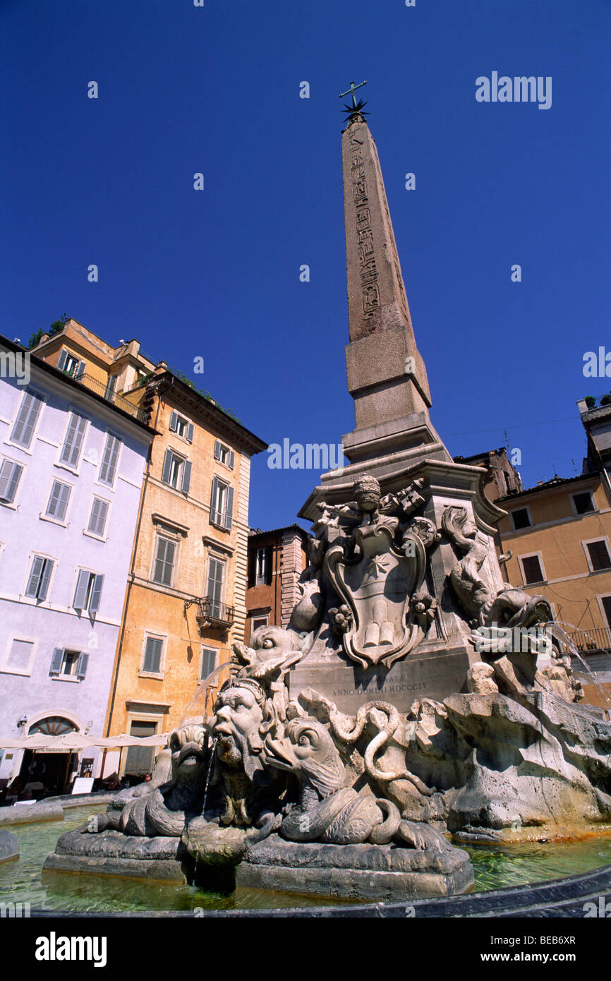 Rotonda square fountain rome hi-res stock photography and images - Alamy