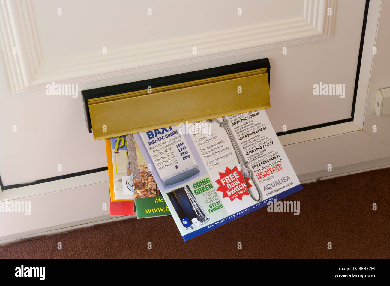 Through letterbox hi-res stock photography and images - Alamy
