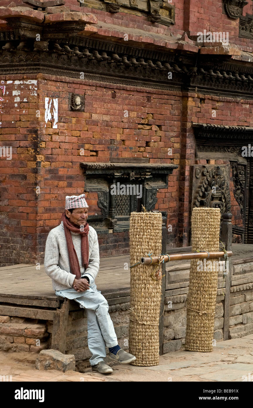 Load carrying old man hi-res stock photography and images - Alamy