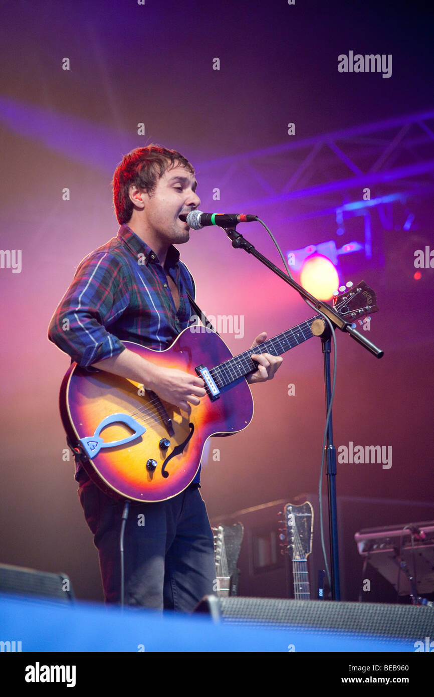 Grizzly bear alternative singer hi-res stock photography and images - Alamy