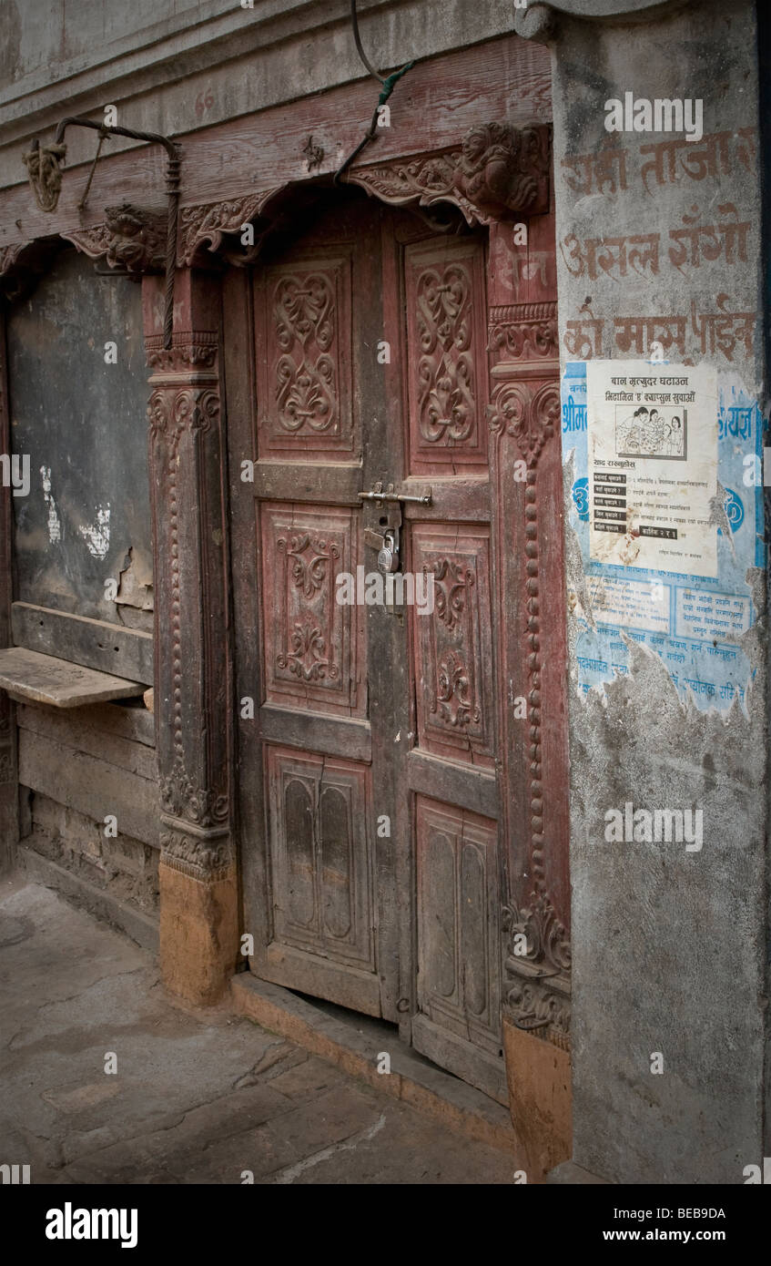 Old wooden door village nepal hi-res stock photography and images - Alamy