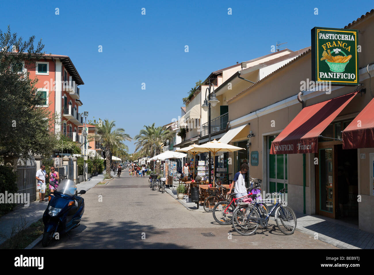 Shops and cafe on Via Versilia in the town centre, Marina di ...