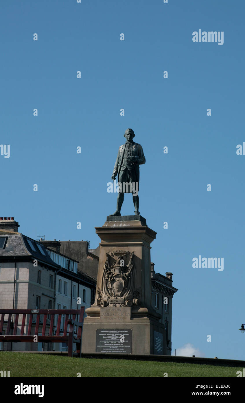 Whitby james cook statue hi-res stock photography and images - Alamy