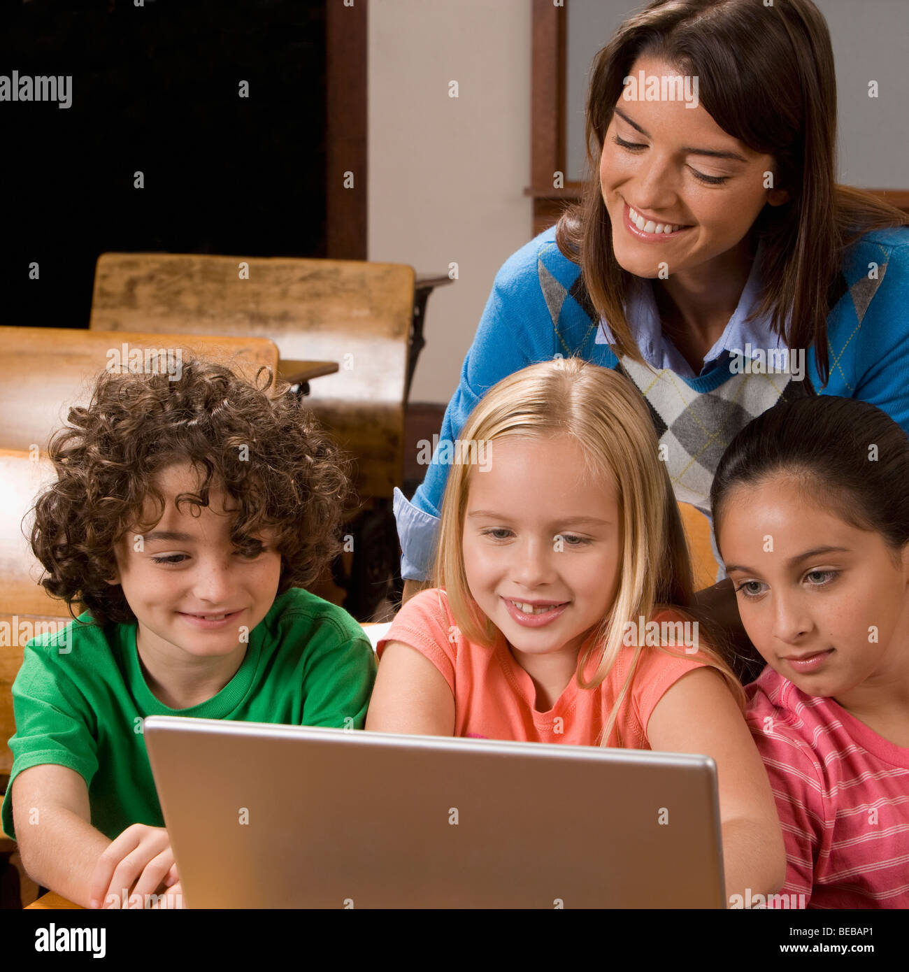 Tween girls working hi-res stock photography and images - Alamy