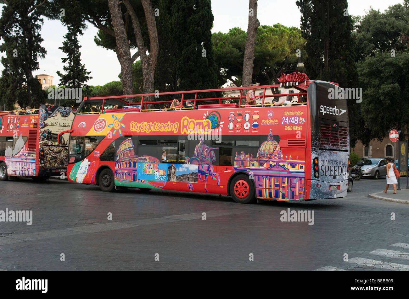 Tour guide bus hi-res stock photography and images - Alamy