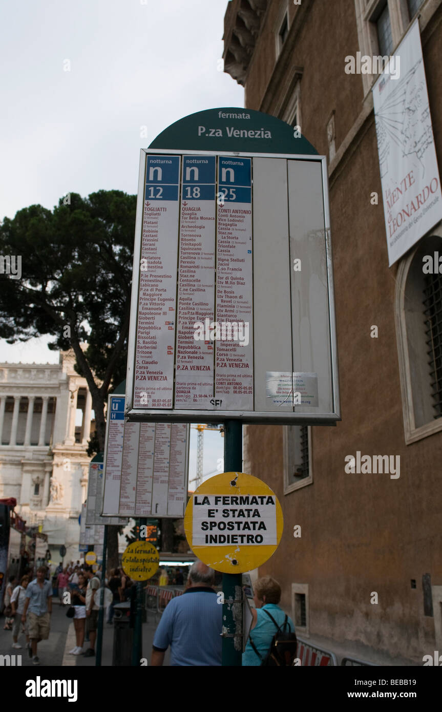 Bus stop at Piazza Venezia Stock Photo - Alamy