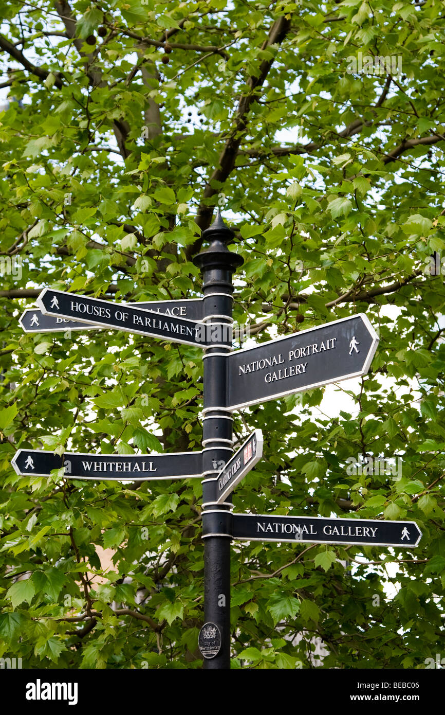 Trafalgar square street sign london hi-res stock photography and images ...