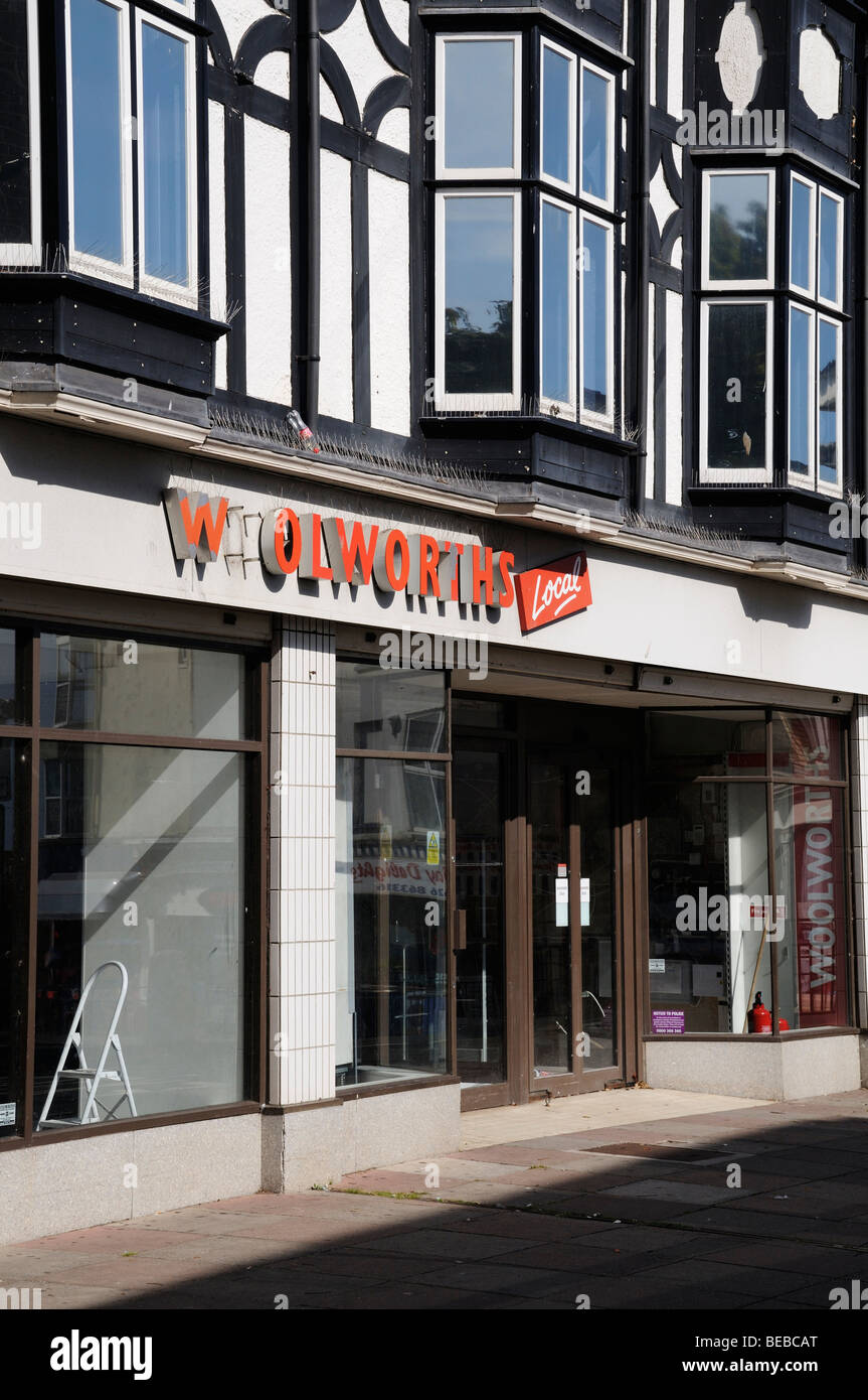 The closed Woolworths store in Dawlish, Devon Stock Photo - Alamy