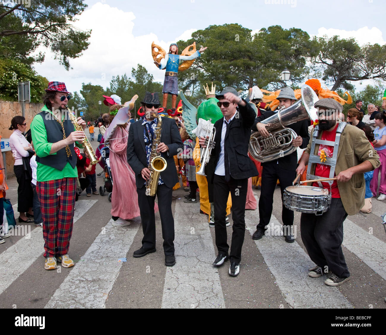 Musicians parade hi-res stock photography and images - Alamy