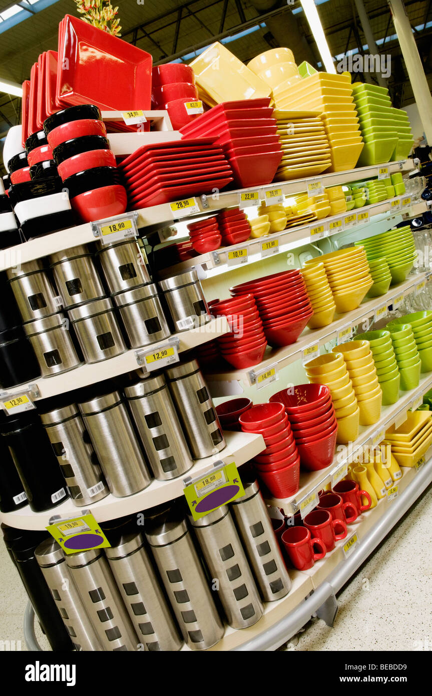 Kitchen utensils on shelves in a supermarket Stock Photo - Alamy