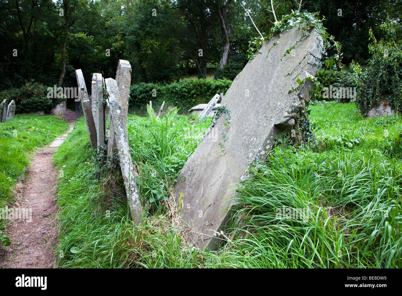 Old leaning gravestone hi-res stock photography and images - Alamy