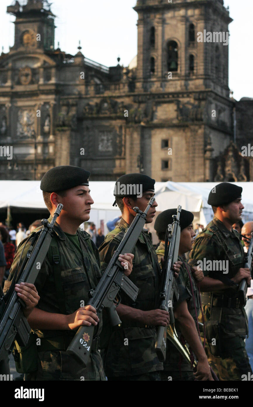 Mexican army uniform hi-res stock photography and images - Alamy