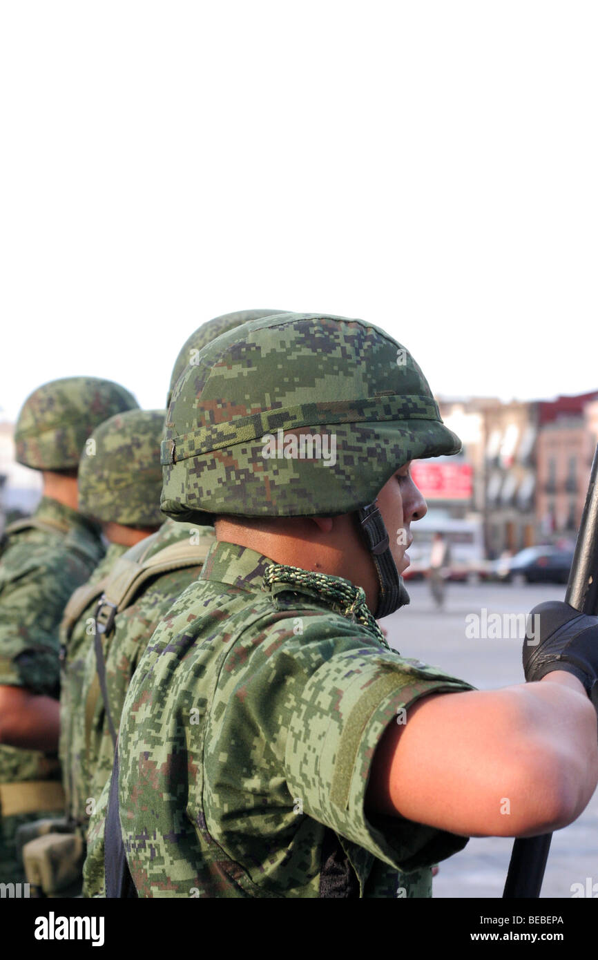 Mexican army uniform hi-res stock photography and images - Alamy
