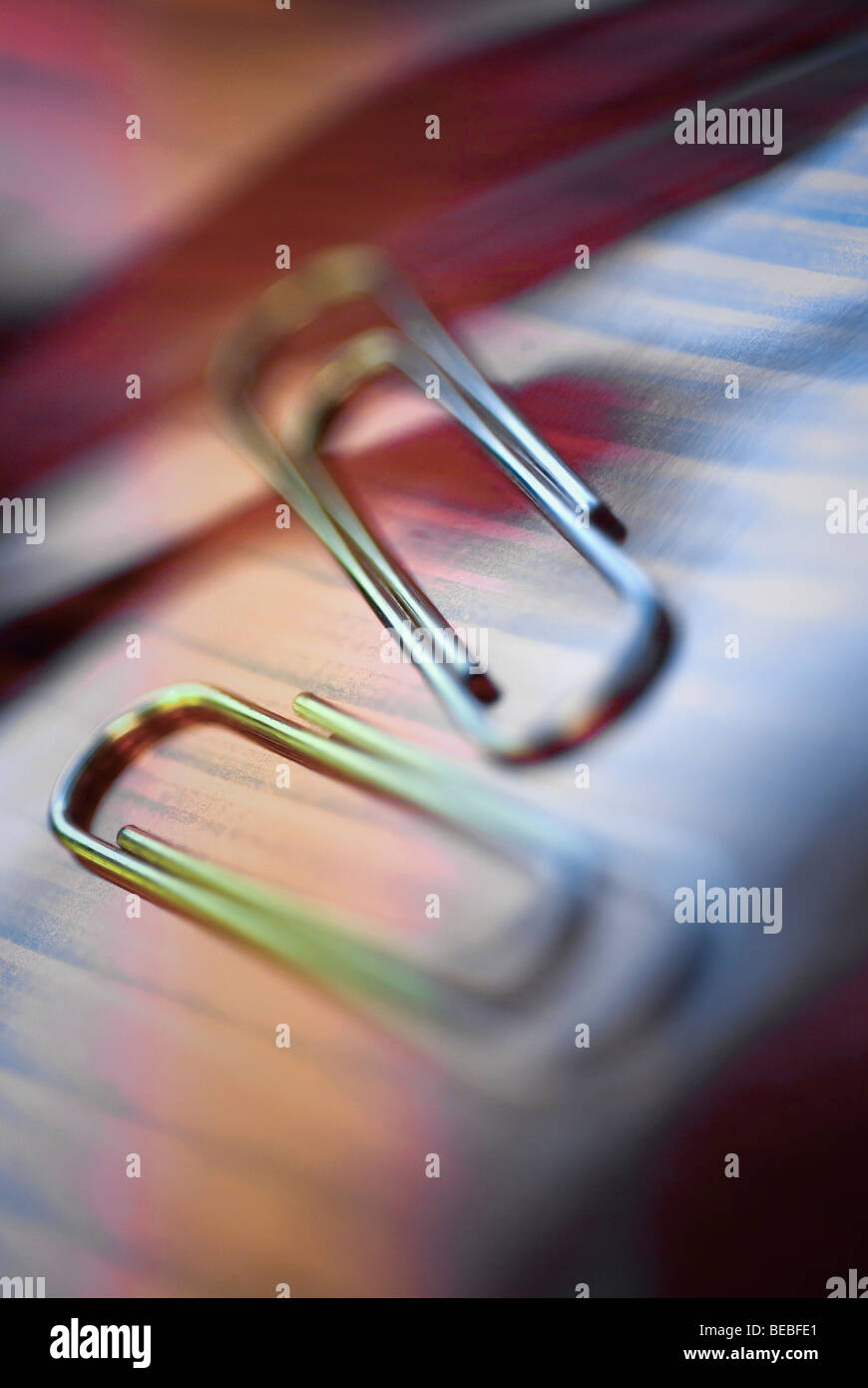 Close up of two paper clips hi-res stock photography and images - Alamy