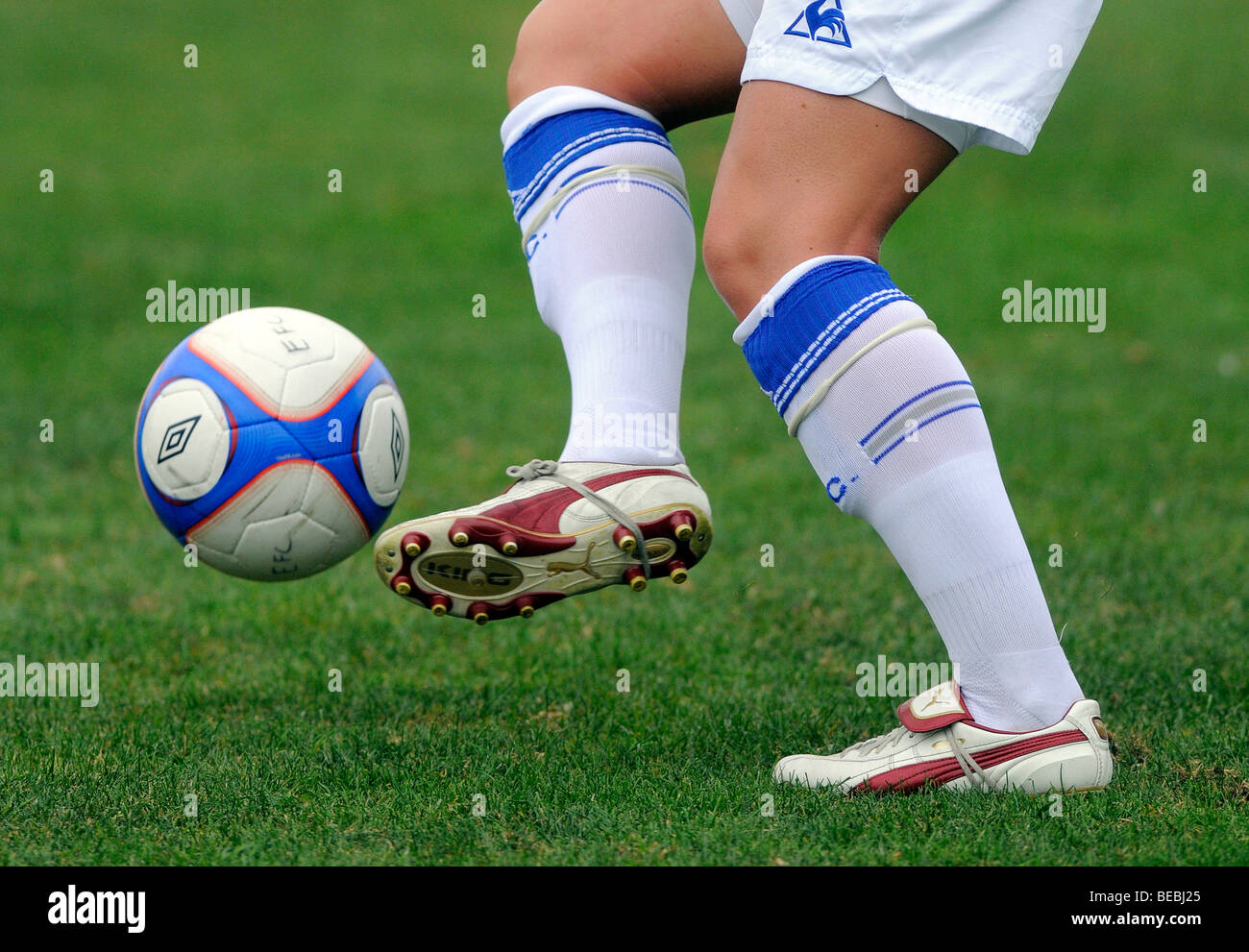 Womens football. Photo Alan Edwards Stock Photo - Alamy