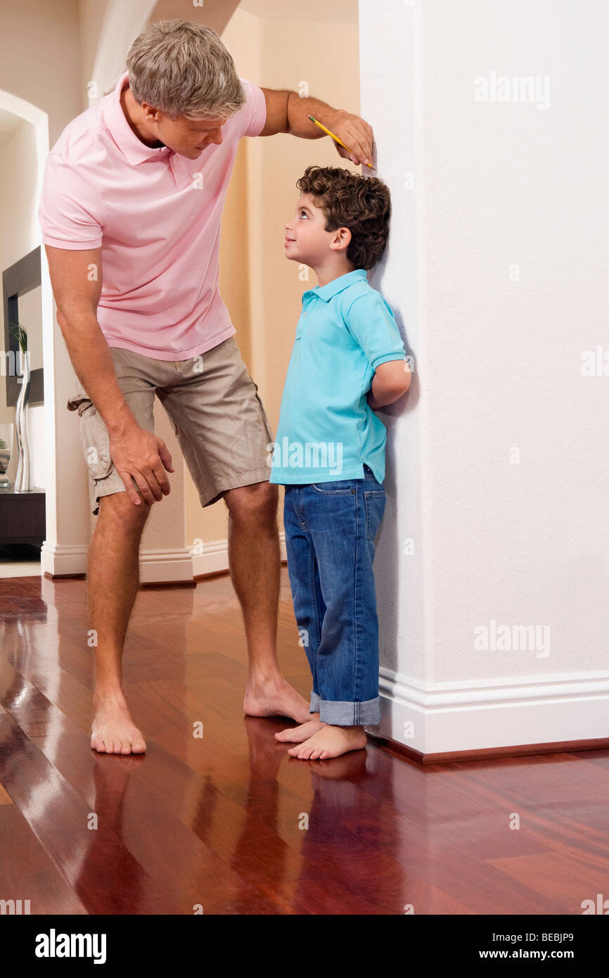 Boys height measure hi-res stock photography and images - Alamy
