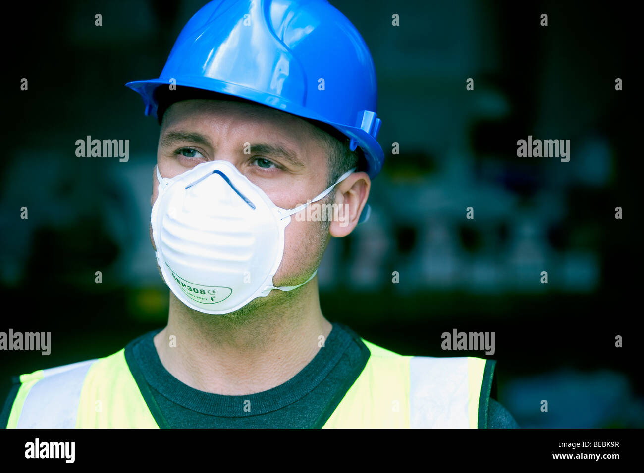 Portrait of a builder with hard hat and mask Stock Photo - Alamy