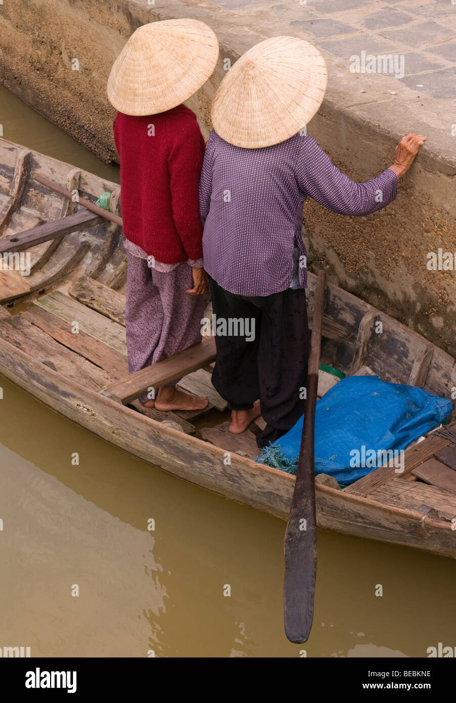 Vietnamese ladies peering over the canal wall Stock Photo - Alamy